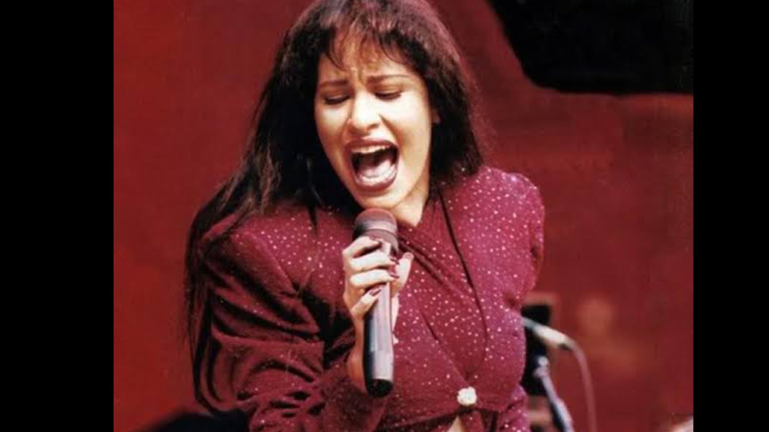 El curioso caso del micrófono de Selena Quintanilla - Videos